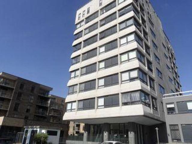 2 Bedrooms Flat for sale in Skyline Apartments, 1 The Causeway, Worthing, West Sussex BN12