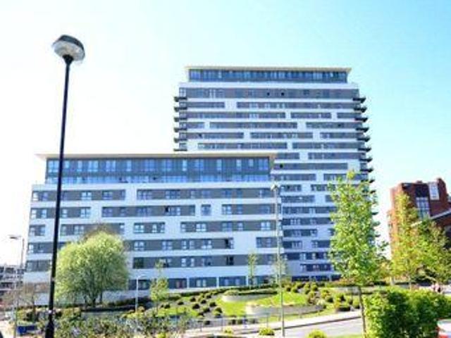 2 Bedrooms Flat for sale in Skyline Plaza, Alencon Link, Basingstoke RG21