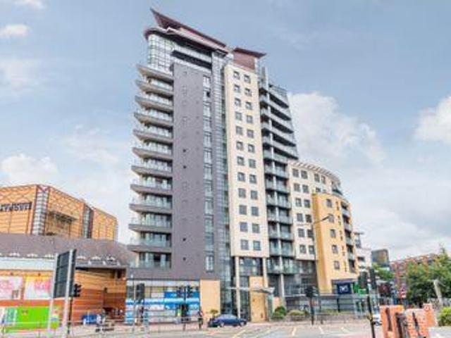 2 Bedrooms Flat for sale in Skyline, St Peters Road, Leeds LS9