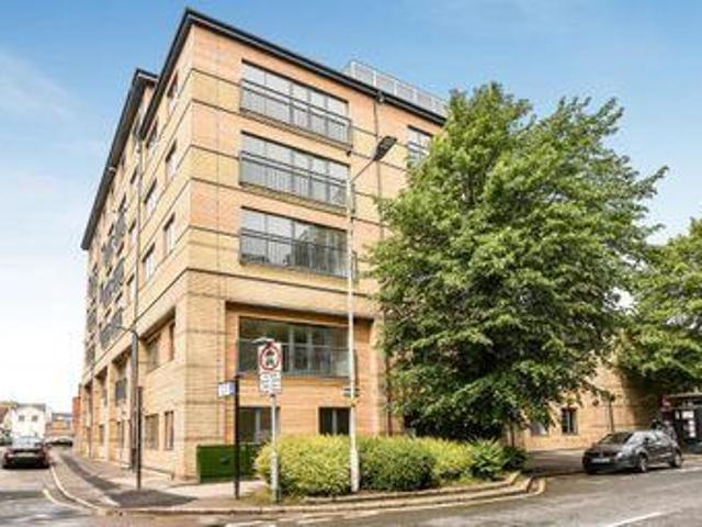 2 Bedrooms Flat for sale in Slough, Berkshire SL1