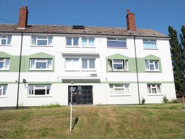 2 Bedrooms Flat for sale in Spen Walk, West Park, Leeds LS16