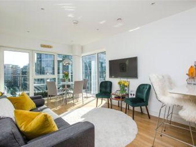 2 Bedrooms Flat for sale in Spinnaker House, Juniper Drive, London SW18