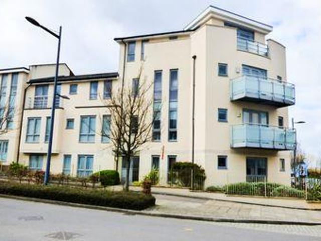 2 Bedrooms Flat for sale in Springhead Parkway, Northfleet, Gravesend DA11