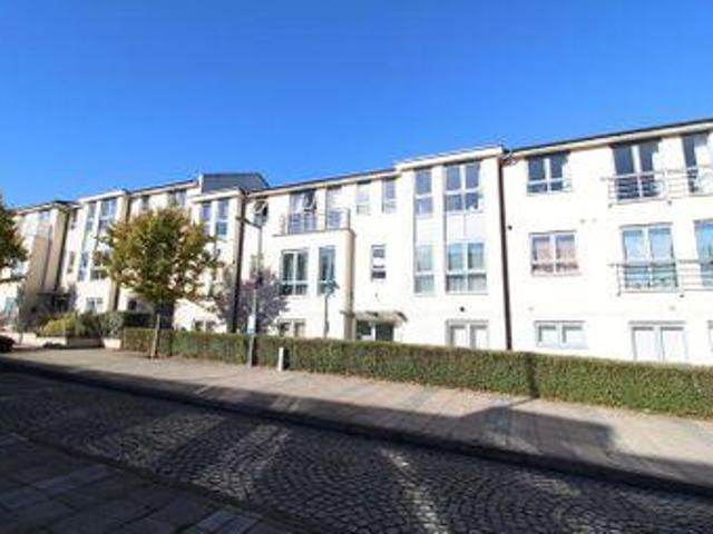 2 Bedrooms Flat for sale in Springhead Parkway, Northfleet, Gravesend DA11