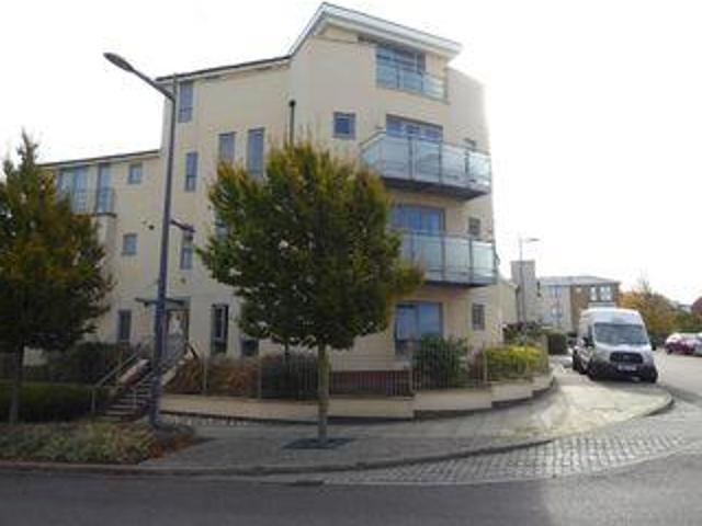 2 Bedrooms Flat for sale in Springhead Parkway, Gravesend, Kent DA11