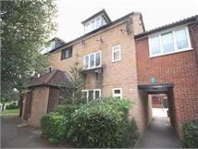2 Bedrooms Flat for sale in Springwood Crescent, Edgware HA8