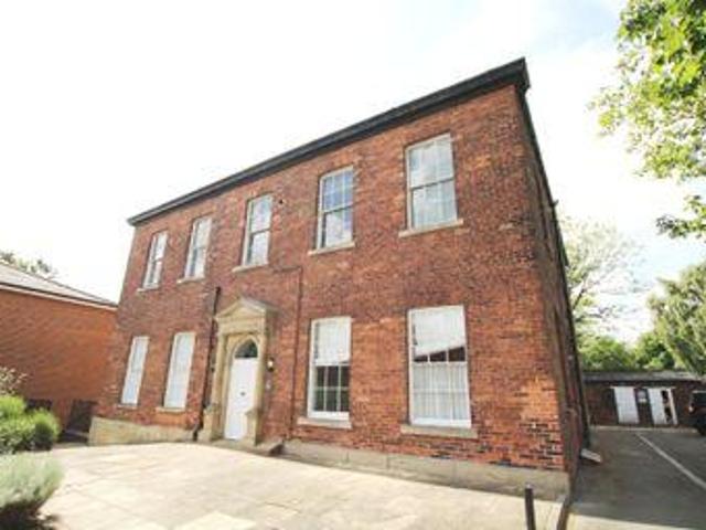 2 Bedrooms Flat for sale in St. Christophers Walk, Wakefield WF1