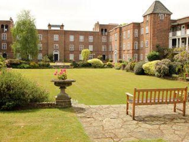 2 Bedrooms Flat for sale in St. Andrews Square, Surbiton KT6