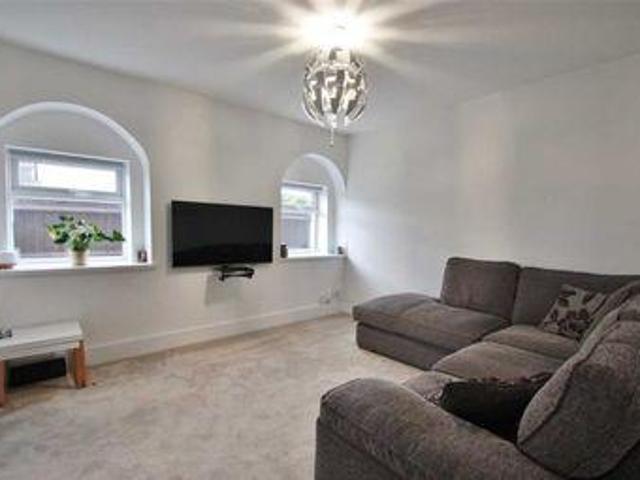 2 Bedrooms Flat for sale in St Albans Road, Watford WD25