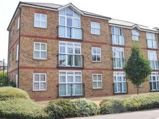 2 Bedrooms Flat for sale in St Augustines Court, Stort Road, Bishops Stortford, Hertfordshire CM23