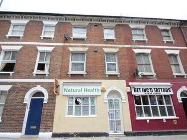 2 Bedrooms Flat for sale in St. Botolphs Church Walk, St. Botolphs Street, Colchester CO2