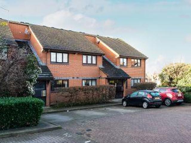 2 Bedrooms Flat for sale in St. Benedicts Close, London SW17