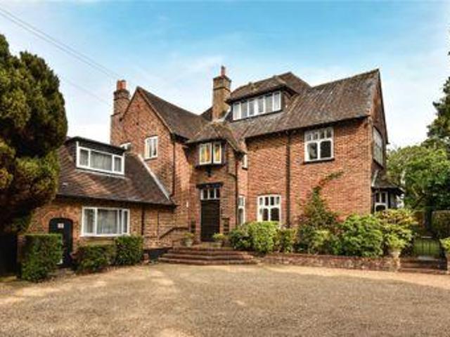 2 Bedrooms Flat for sale in St. Gabriels Court, Tekels Avenue, Camberley, Surrey GU15