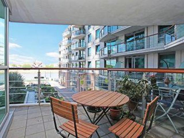 2 Bedrooms Flat for sale in St. George Wharf, London SW8