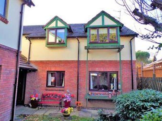 2 Bedrooms Flat for sale in St James Court, Birstall, Leicester LE4