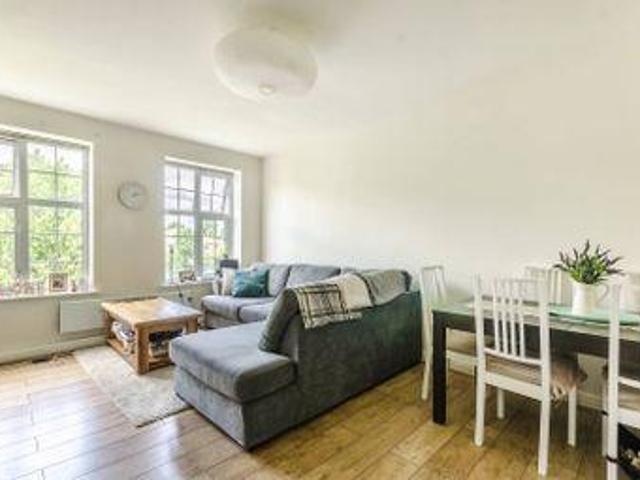 2 Bedrooms Flat for sale in St James´s Road, Croydon CR0