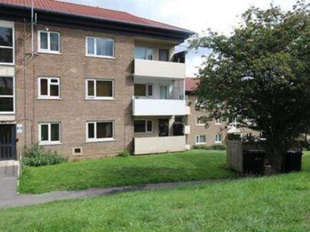 2 Bedrooms Flat for sale in St. James Walk, Horsforth, Leeds LS18