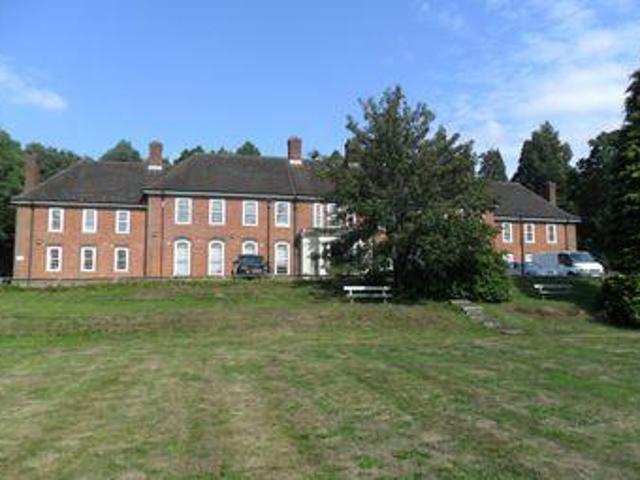2 Bedrooms Flat for sale in St Lucia Lodge, Bordon GU35