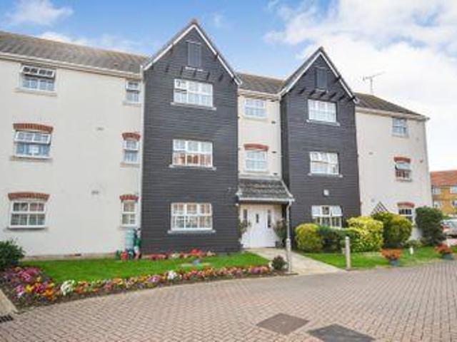 2 Bedrooms Flat for sale in St Lucia Walk, Eastbourne BN23