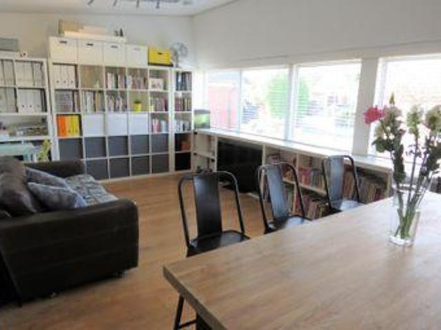 2 Bedrooms Flat for sale in St. Margarets Crescent, London SW15