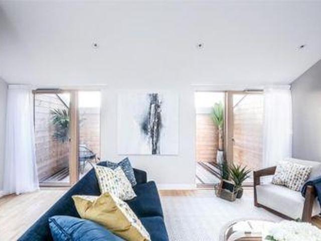 2 Bedrooms Flat for sale in St Mark´s Square, Bromley BR2