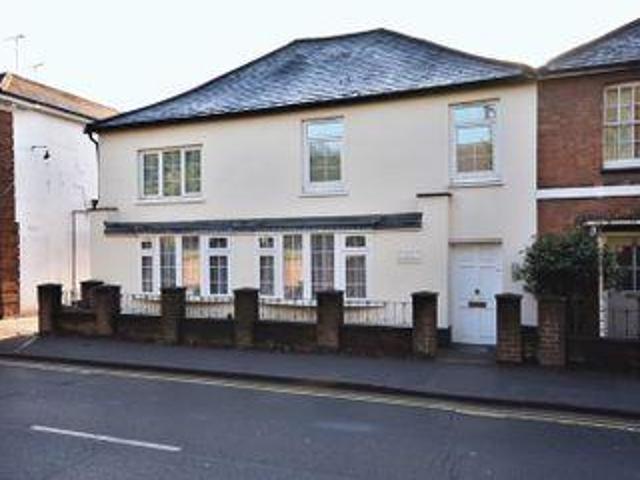 2 Bedrooms Flat for sale in St. Marys Place, East Street, Farnham GU9