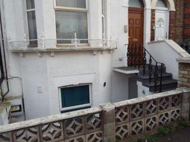 2 Bedrooms Flat for sale in St. Marys Road, Strood, Rochester, Kent ME2