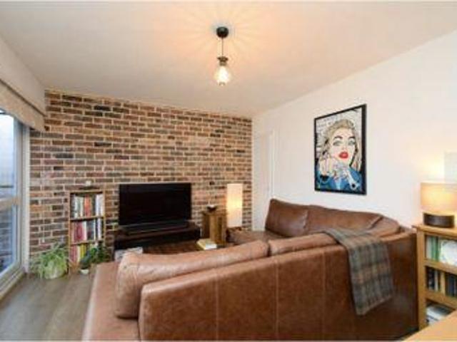 2 Bedrooms Flat for sale in St. Saviours Estate, London SE1