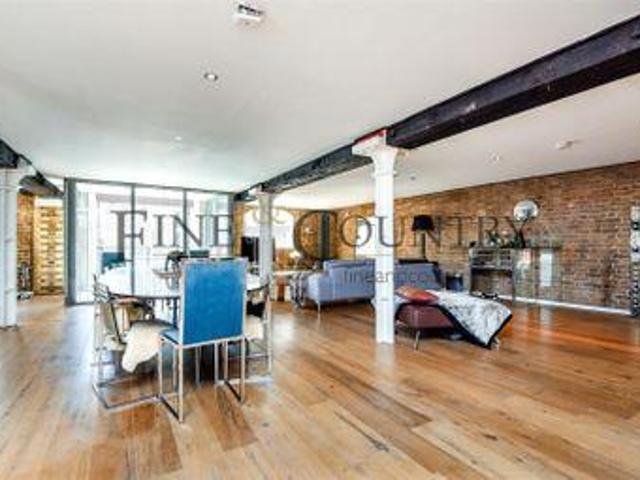 2 Bedrooms Flat for sale in St Saviours Wharf, Tower Bridge SE1