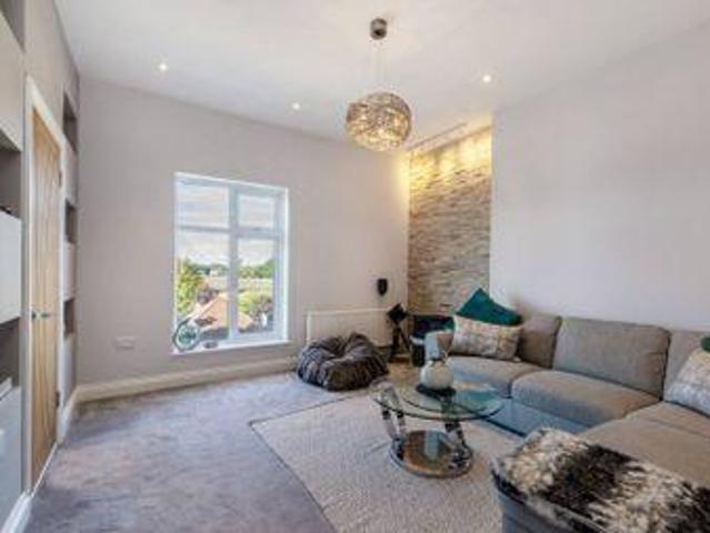 2 Bedrooms Flat for sale in St Peters Road, Central Croydon CR0