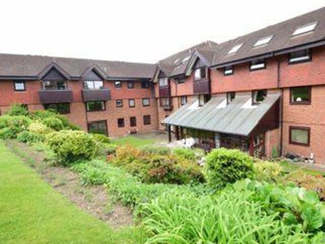 2 Bedrooms Flat for sale in St. Philips Court, Sandhurst Road, Tunbridge Wells TN2