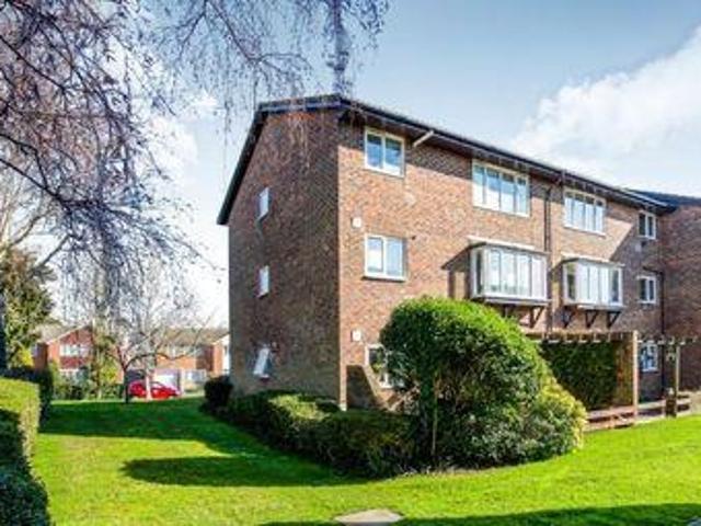 2 Bedrooms Flat for sale in Stamford Drive, Bromley, Kent, United Kingdom BR2