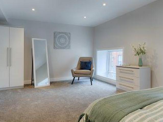 2 Bedrooms Flat for sale in Stamford Street Central, Ashton Under Lyne OL6