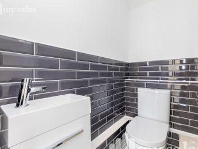 2 Bedrooms Flat for sale in Stanford Road, Brighton, East Sussex. BN1