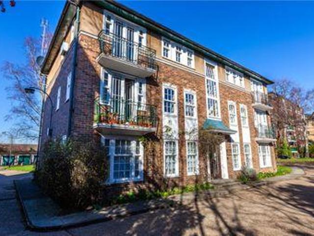 2 Bedrooms Flat for sale in Stanhope Road, London N6
