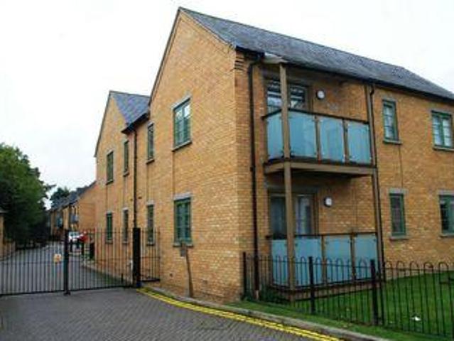 2 Bedrooms Flat for sale in Starlings Bridge, Nightingale Road, Hitchin, Hertfordshire SG5