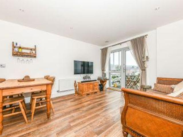 2 Bedrooms Flat for sale in Station View, Guildford GU1