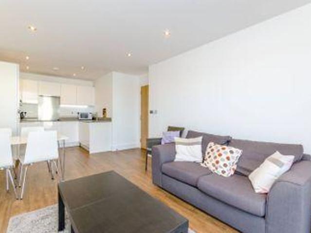 2 Bedrooms Flat for sale in Station View, Guildford GU1