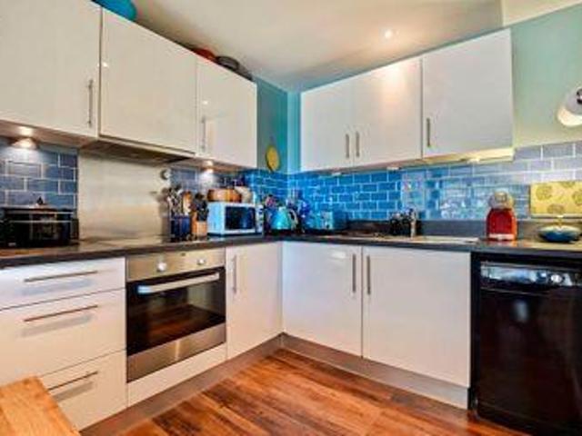 2 Bedrooms Flat for sale in Station Approach, Hayes UB3