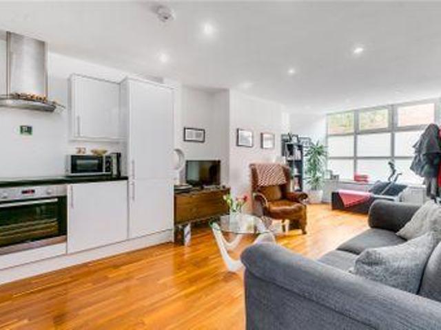 2 Bedrooms Flat for sale in Station Avenue, London SW9