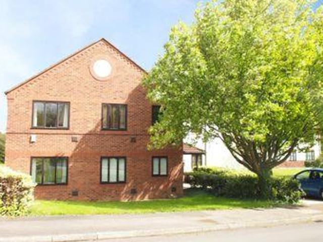 2 Bedrooms Flat for sale in Station Court, Garforth, Leeds LS25