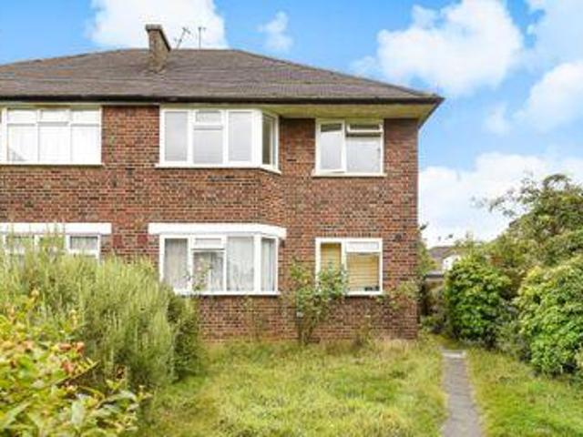 2 Bedrooms Flat for sale in Station Close, Finchley N3