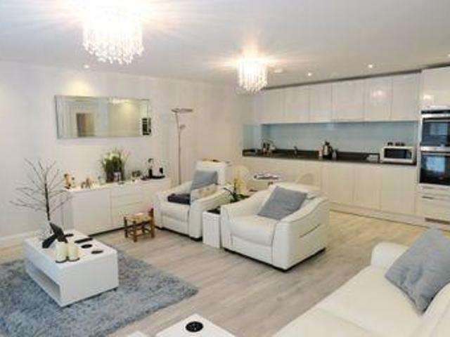 2 Bedrooms Flat for sale in Station Parade, Tarring Road, Worthing BN11