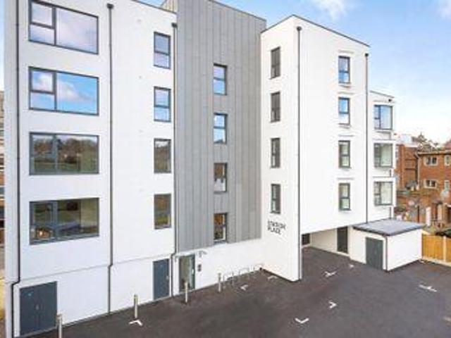 2 Bedrooms Flat for sale in Station Place, 114 118 Kings Road, Brentwood, Essex CM14