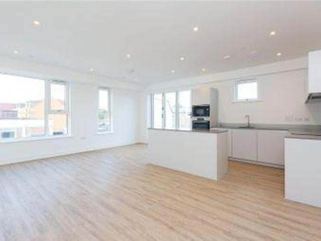 2 Bedrooms Flat for sale in Station Place, 114 118 Kings Road, Brentwood, Essex CM14