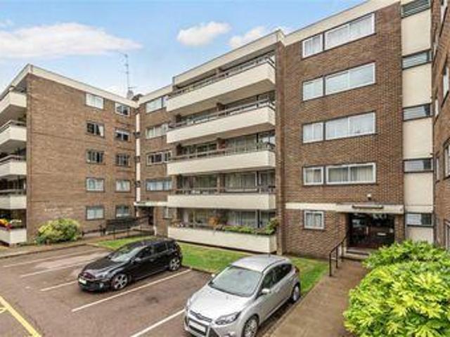 2 Bedrooms Flat for sale in Station Road, New Barnet, Hertfordshire EN5