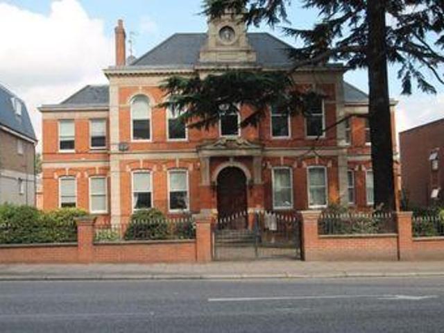 2 Bedrooms Flat for sale in Station Road, Barnet EN5