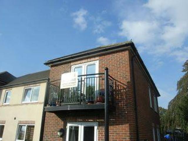 2 Bedrooms Flat for sale in Station Road, Brough HU15