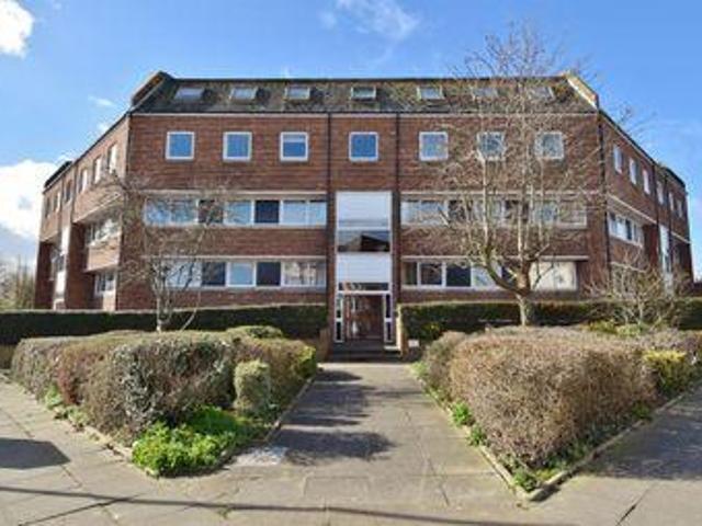 2 Bedrooms Flat for sale in Station Road, Herne Bay CT6