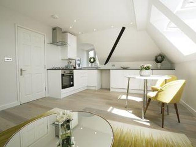 2 Bedrooms Flat for sale in Station Road, Pulborough RH20